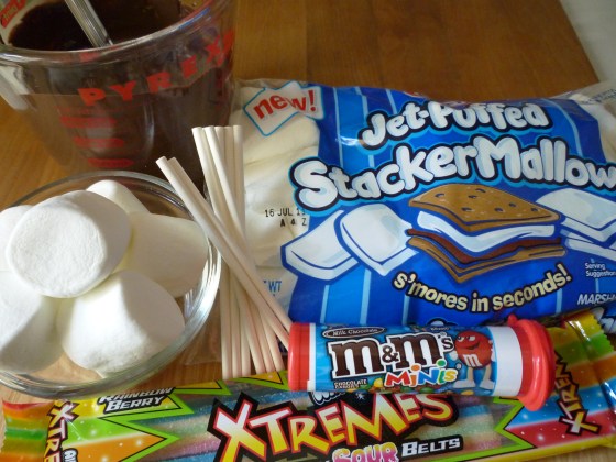 Graduation Cupcakes with Marshmallow Grad Cap Pops | SWEET SIMPLE STUFF